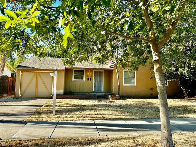 330 E 18th St, Merced, CA 95340 | 12 Photos - Movoto