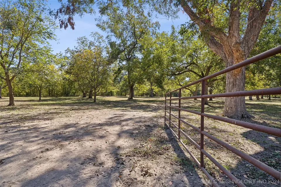 12610 Old Highway 75 Hwy, Okmulgee, OK 74447 | MLS# 2437671 | 26 Photos ...