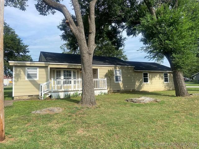130 S Maple St, Oologah, OK 74053 | MLS# 2530331 | 22 Photos - Movoto
