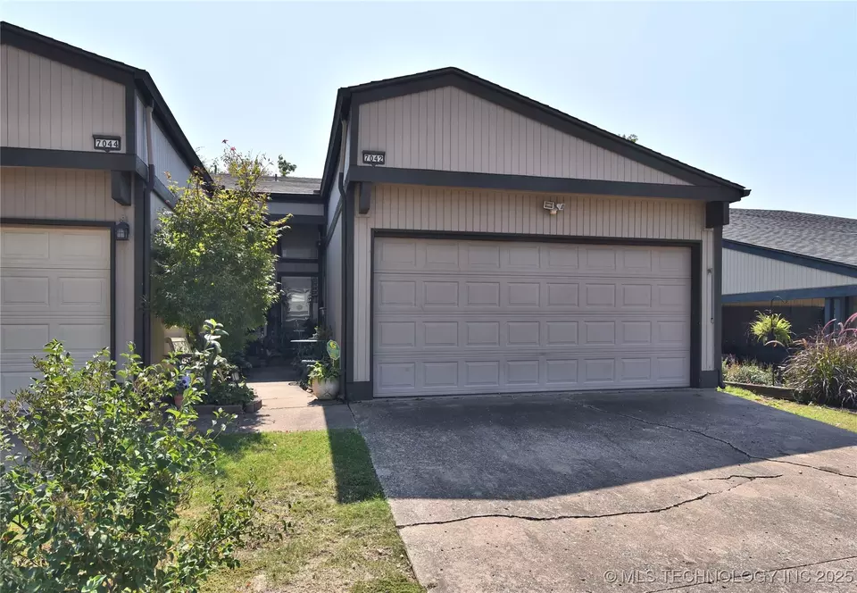 7042 E 33rd Street 5, Tulsa, OK 74145 | MLS# 2539449 | 19 Photos - Movoto