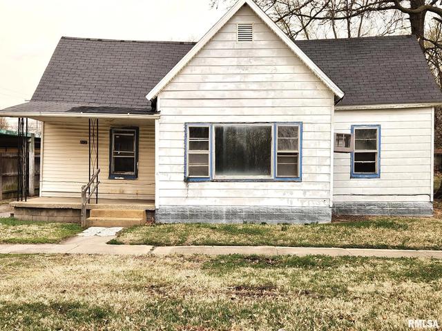 712 Rhodes St, Centralia, IL 62801 | MLS# EB457175 | 19 Photos - Movoto