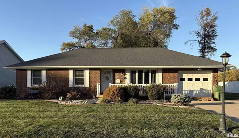 628 Sara Dr, Centralia, IL 62801 - Movoto