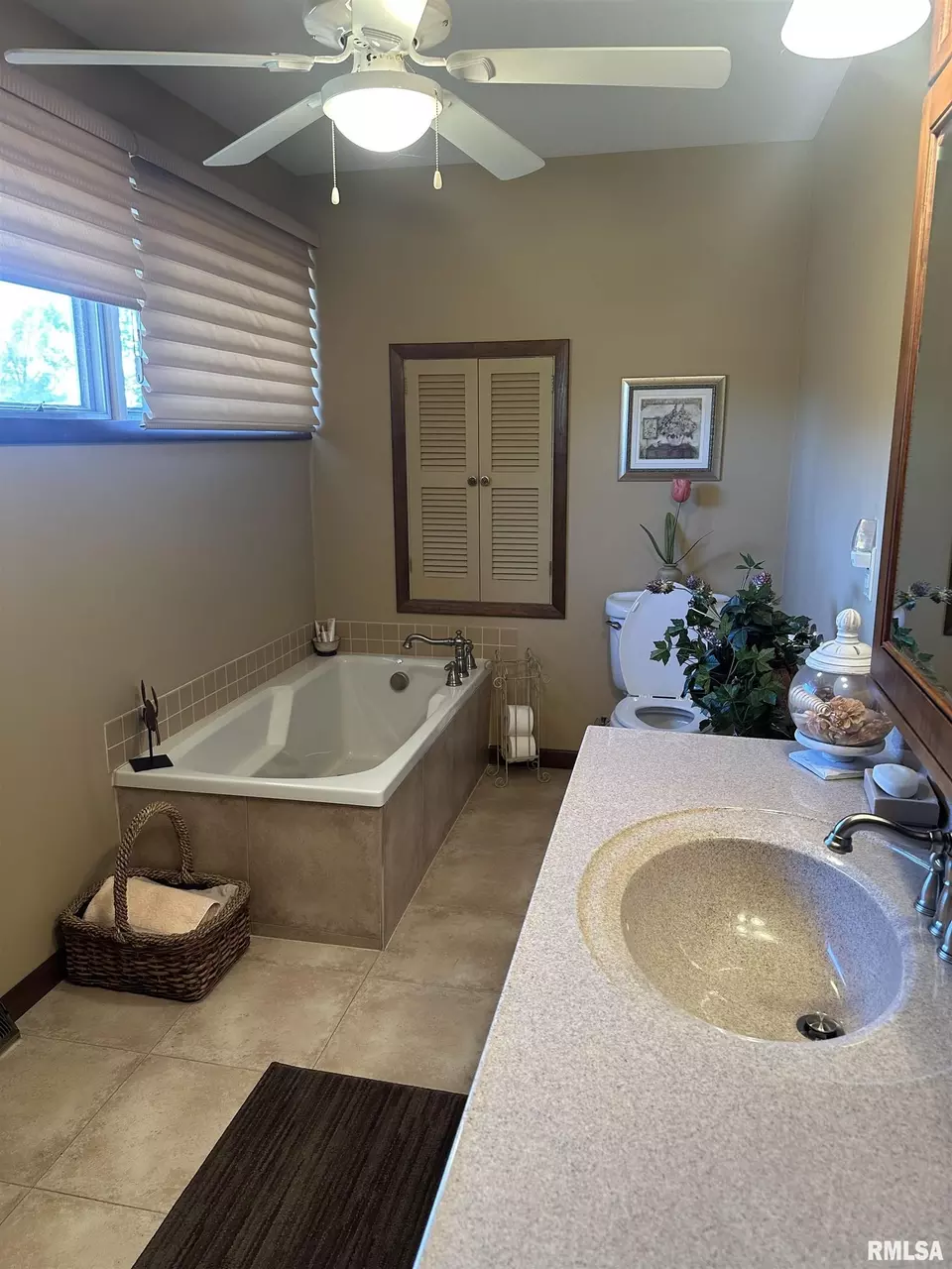 944 S Lake Dr, Du Quoin, IL 62832 | MLS# EB460489 | 42 Photos - Movoto