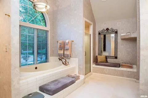 11305 N Pawnee Rd, Peoria, IL 61615 | 52 Photos - Movoto