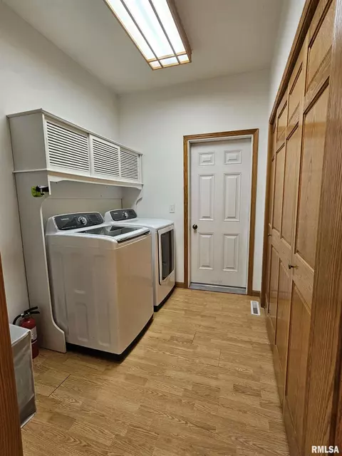 1630 Walnut Ct, New Boston, IL 61272 | 23 Photos - Movoto