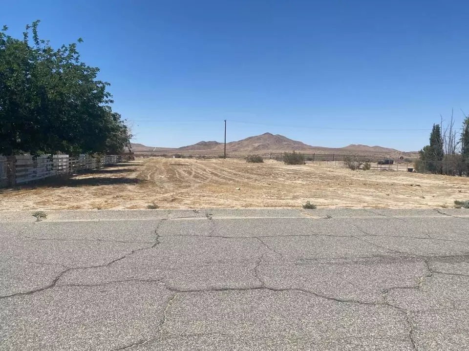 17637 Mossdale Ave, Lake Los Angeles, CA 93535 | 10 Photos - Movoto