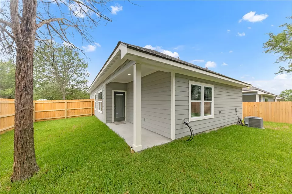 1805 Pin Oak St, Bryan, TX 77801 | MLS# 25008082 | 20 Photos - Movoto