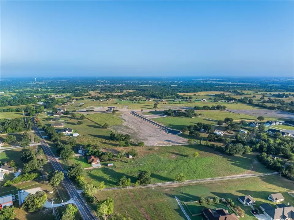 10298 Winnie Ct, Bryan, TX 77808 | MLS# 25009061 | 6 Photos - Movoto