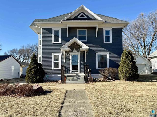 407 N Cedar St, Luverne, MN 56156 | MLS# 22500750 | 37 Photos - Movoto