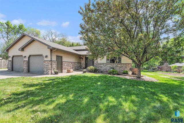 417 Cedar Ct, Madison, SD 57042 | MLS# 22503670 | 36 Photos - Movoto