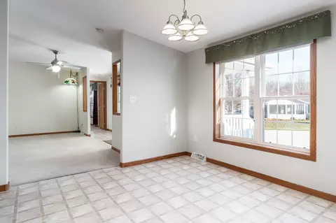 5664 Buttercup Ln, Machesney Park, IL 61115 | 35 Photos - Movoto