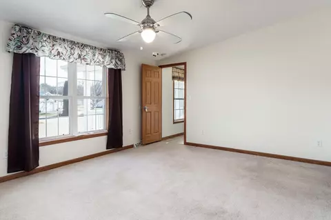 5664 Buttercup Ln, Machesney Park, IL 61115 | 35 Photos - Movoto