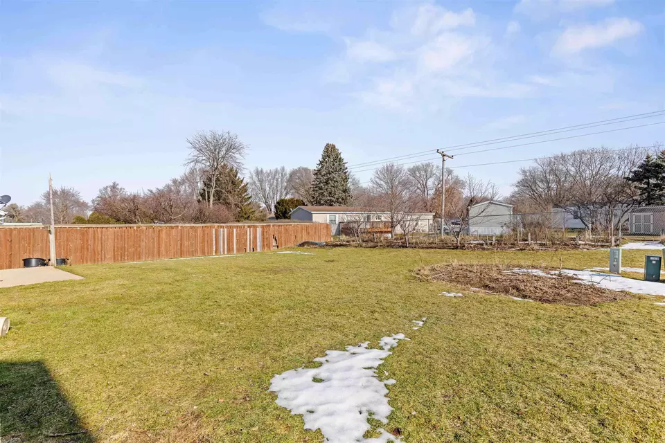 401 Wheatland Dr, Belvidere, IL 61008 | 18 Photos - Movoto