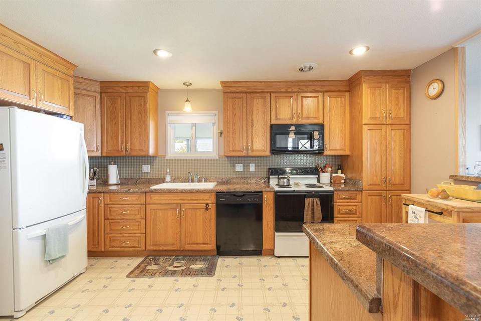 204 Daisy Dr, Napa, CA 94558 | 21 Photos | MLS #321092277 - Movoto