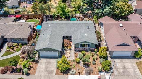 117 Sherwood Dr, Santa Rosa, CA 95405 | 52 Photos | MLS #322051508 - Movoto