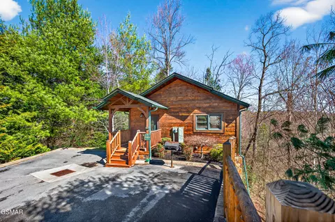 922 Parkview Point Way, Gatlinburg, TN 37738 | MLS# 310654 | 35 Photos ...