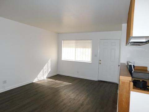 504 E Bianchi Rd #4, Stockton, CA 95207 | 17 Photos | MLS #223046858 ...