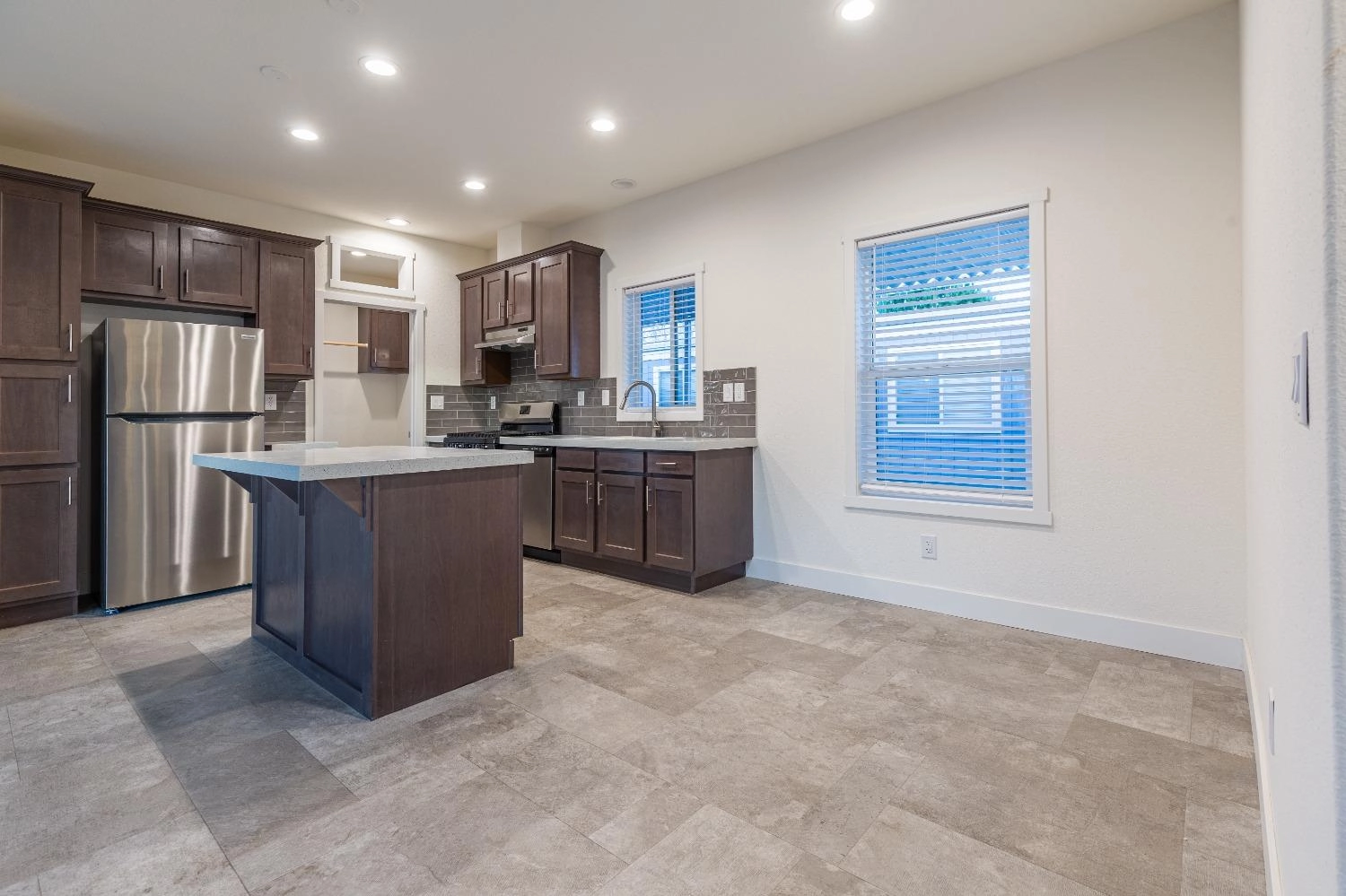 2307 Oakdale Rd #43, Modesto, CA 95355 | 11 Photos - Movoto