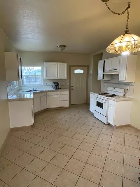 130 W 19th St, Merced, CA 95340 | 16 Photos - Movoto