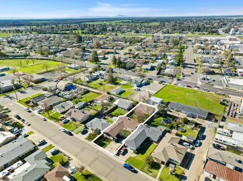 318 Maple St, Galt, CA 95632 | 32 Photos - Movoto