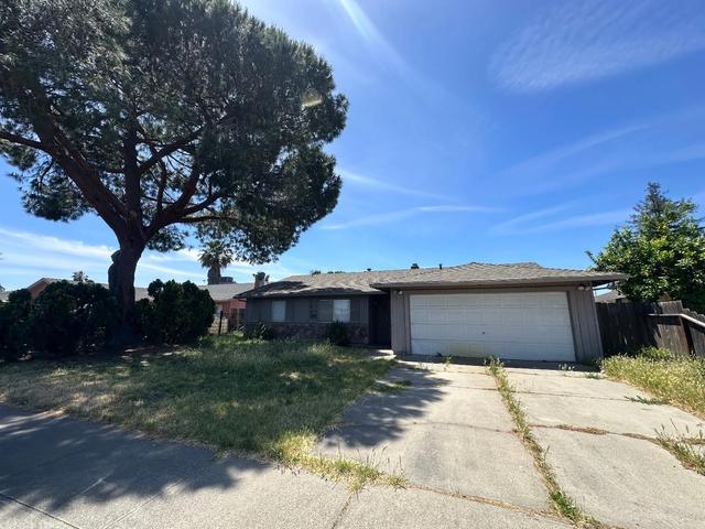 9211 Eaglepoint Ln, Stockton, CA 95210 | MLS# 225058731 | 22 Photos ...