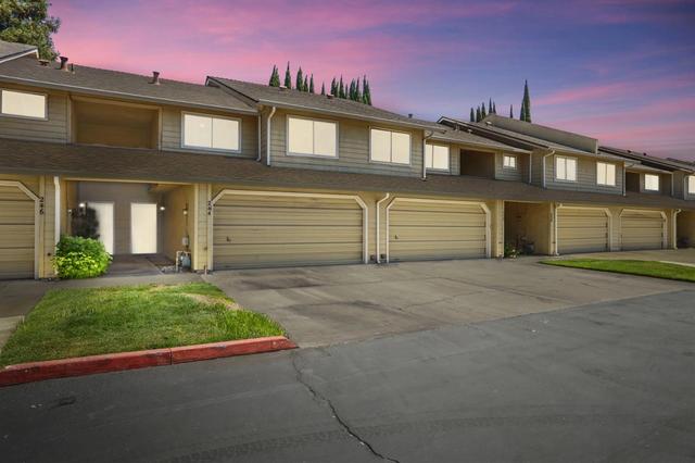 244 Tiffany Cir, Ripon, CA 95366 | MLS# 225104958 | 30 Photos - Movoto