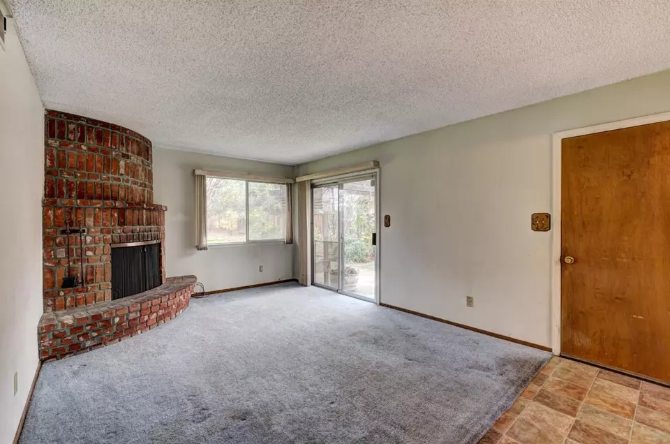 8467 Hidden Valley Cir, Fair Oaks, CA 95628 | MLS# 226002477 | 34 ...