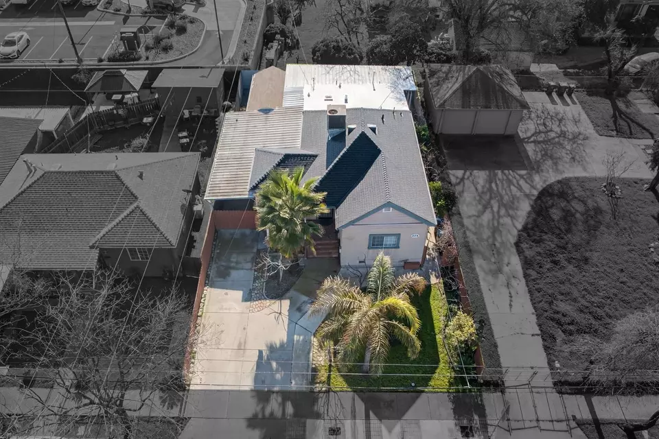226 W Clay St, Stockton, CA 95206 | MLS# 226004311 | 45 Photos - Movoto