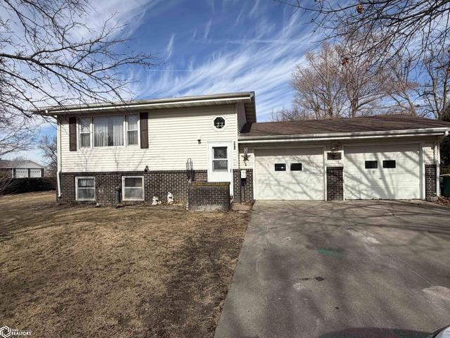 501 College Dr, Creston, IA 50801 | MLS# 6335507 | 24 Photos - Movoto