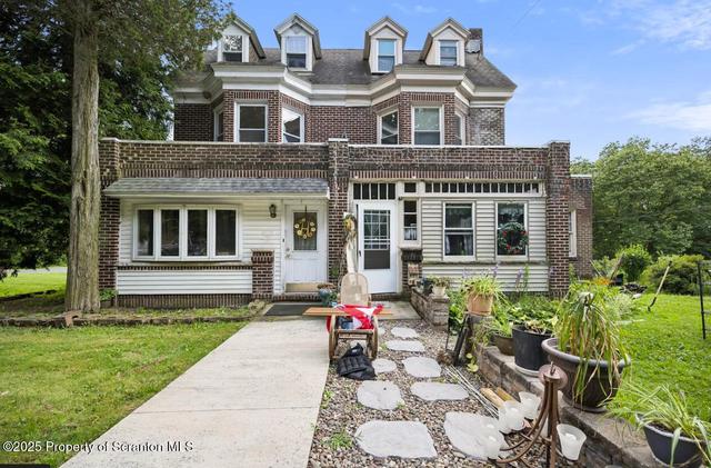 27 Broad St, Ashland, PA 17921 | MLS# SC253645 | 15 Photos - Movoto
