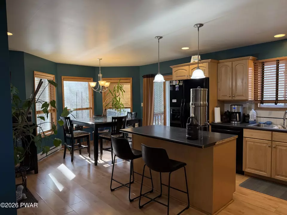 806 Wren Ct, Lords Valley, PA 18428 | MLS# 260063 | 26 Photos - Movoto