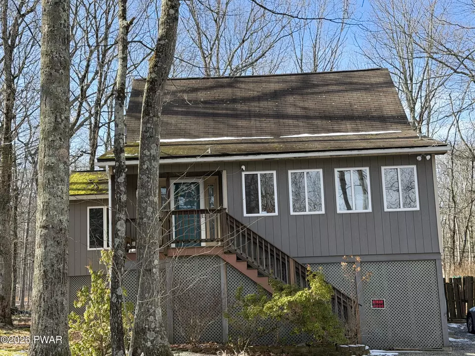 806 Wren Ct, Lords Valley, PA 18428 | MLS# 260063 | 26 Photos - Movoto