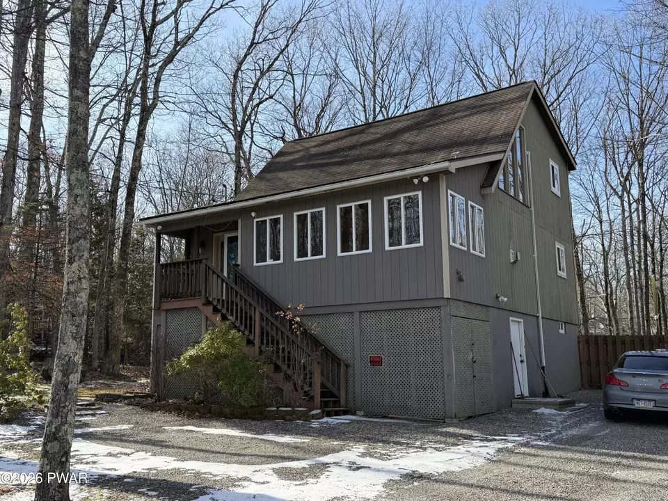 806 Wren Ct, Lords Valley, PA 18428 | MLS# 260063 | 26 Photos - Movoto
