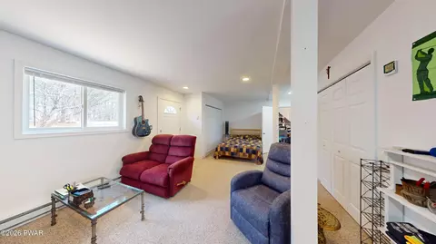 119 Robin Ln, Dingmans Ferry, PA 18328 | MLS# 260771 | 37 Photos - Movoto