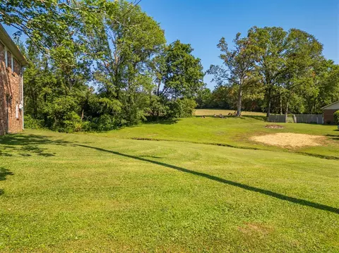 61 Lakeview Dr, Beechmont, KY 42323 | 42 Photos - Movoto