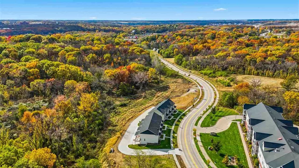 697 E Foster Rd, Iowa City, IA 52245 | MLS# 202507112 | 6 Photos - Movoto