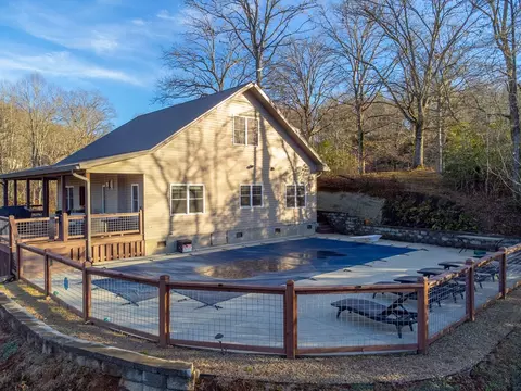 180 Younce Creek Rd, Franklin, NC 28734 | MLS# 26042833 | 51 Photos ...
