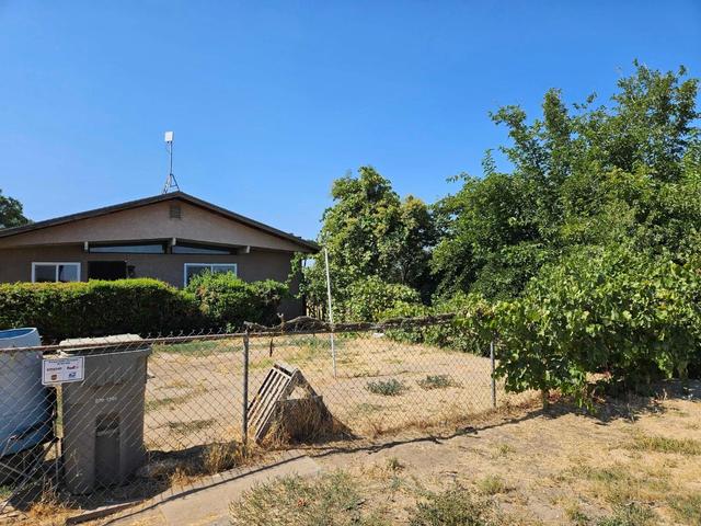 3259 W Muscat Ave, Fresno, CA 93706 | 6 Photos - Movoto