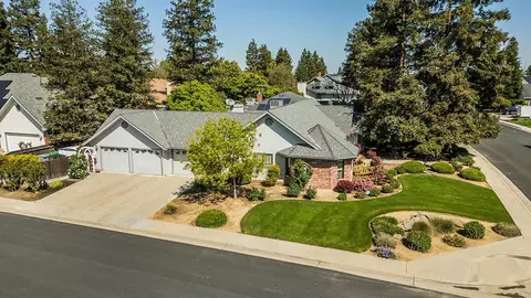 205 Fallbrook Cir, Reedley, CA 93654 | 40 Photos - Movoto
