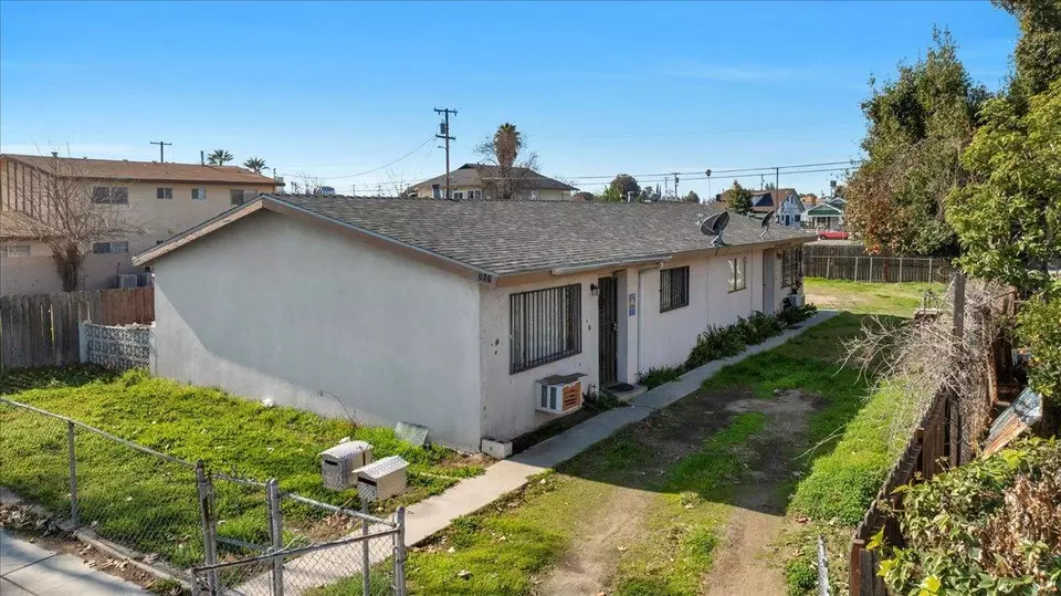 267 N Diana St, Fresno, CA 93701 | 21 Photos - Movoto