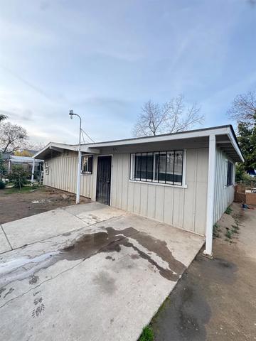 1123 E Garrett Ave, Fresno, CA 93706 | MLS# 641305 | 14 Photos - Movoto