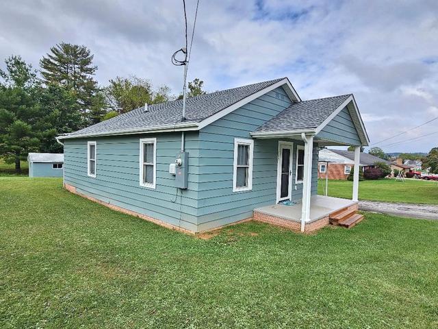 330 Parkwood Dr, Galax, VA 24333 | MLS# 103596 | 23 Photos - Movoto