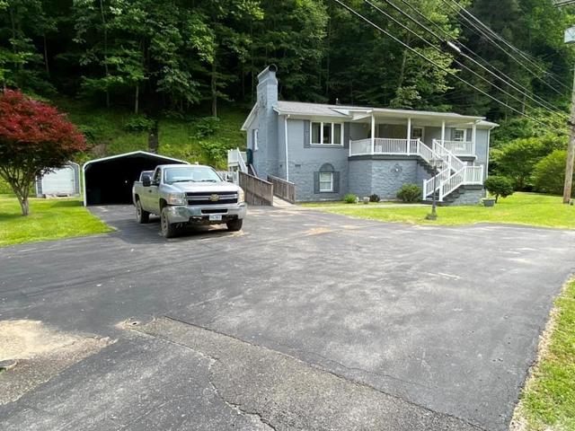 1002 Fairview St, Grundy, VA 24614 | 49 Photos - Movoto