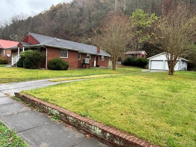1154 Fairview St, Grundy, VA 24614 - Movoto