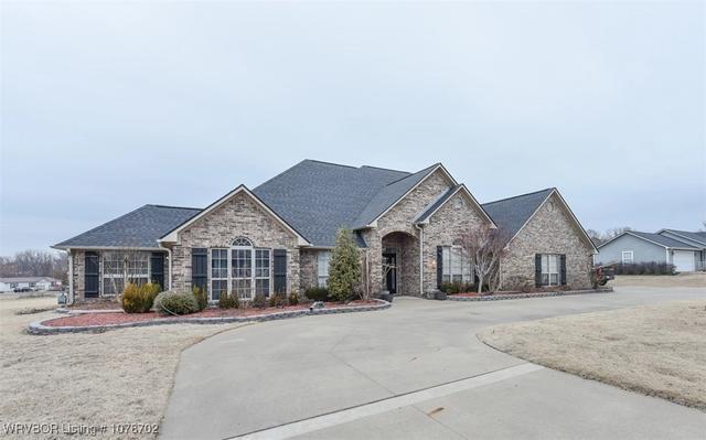 303 Rose Dr, Pocola, OK 74902 | MLS# 1078702 | 30 Photos - Movoto