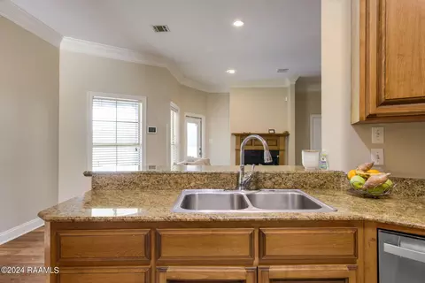 742 Hummingbird Ln, New Iberia, LA 70563 | 34 Photos - Movoto