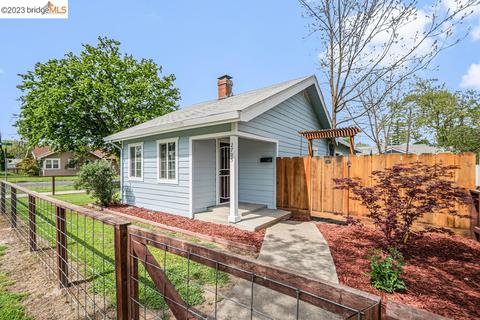 2705 K St, Merced, CA 95340 | 41 Photos | MLS #41024720 - Movoto