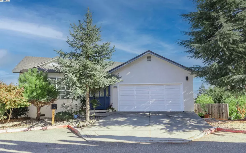 18482 Dominic Ln, Castro Valley, CA 94546 | 29 Photos - Movoto