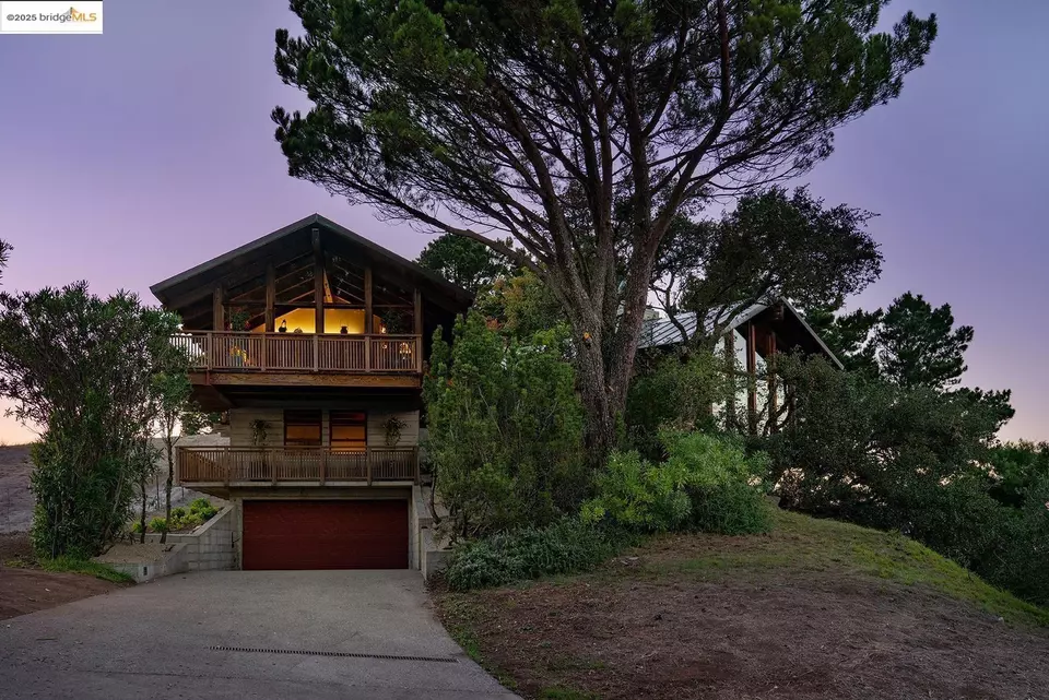 100 Tres Mesas, Orinda, CA 94563 | MLS# 41114028 | 30 Photos - Movoto