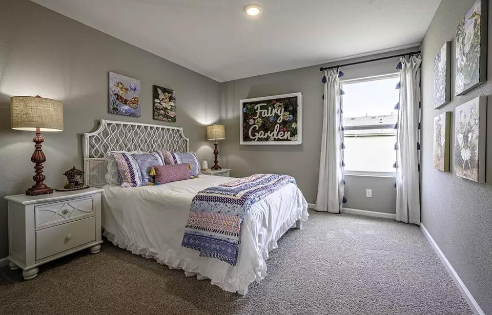 1015 Spyglass St, Tulare, CA 93274 | MLS# 5eeb72b9e9565957 | 53 Photos ...